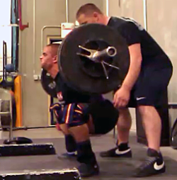 High Bar vs. Low Bar Squats for Powerlifting – PowerliftingToWin
